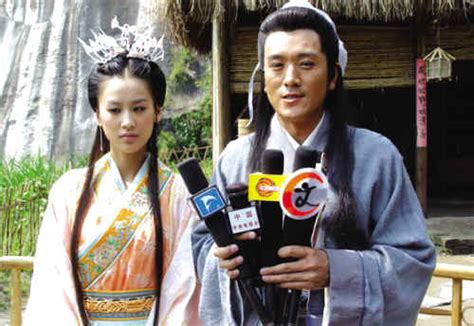 黄圣依杨子恋爱照片 黄圣依的老公杨子照片 随意云