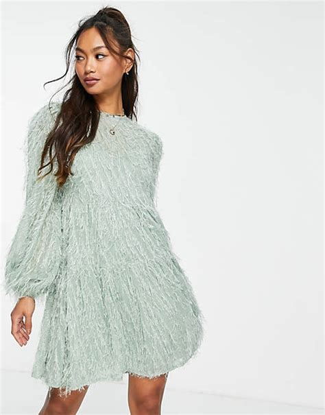 Asos Design Gestuftes Minikleid In Flauschiger Textur In Salbeigrün