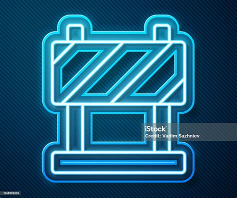 파란색 배경에 고립 된 빛나는 네온 라인 도로 장벽 아이콘 건설 중인 제한된 영역의 기호입니다 수리 작업 벡터 일러스트레이션 Crash Site에 대한 스톡 벡터 아트 및