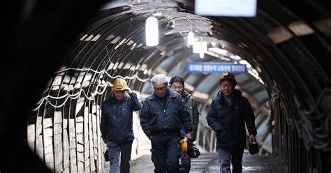 석탄 채굴 작업 마치는 태백 장성광업소