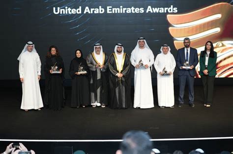 راشد بن حمدان يكرم 14 فائزاً بجائزة الشيخ حمدان الطبية صحيفة الخليج