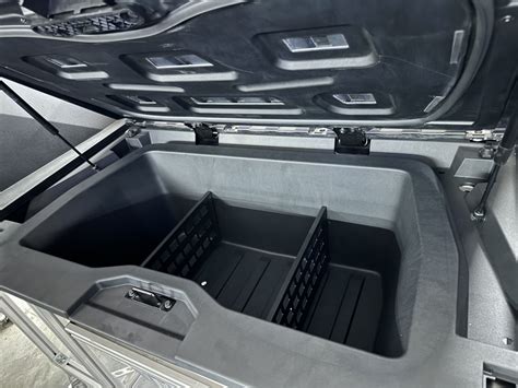 De Powergate Kofferbak Van Cybertruck Biedt 50 Van De Opslagcapaciteit