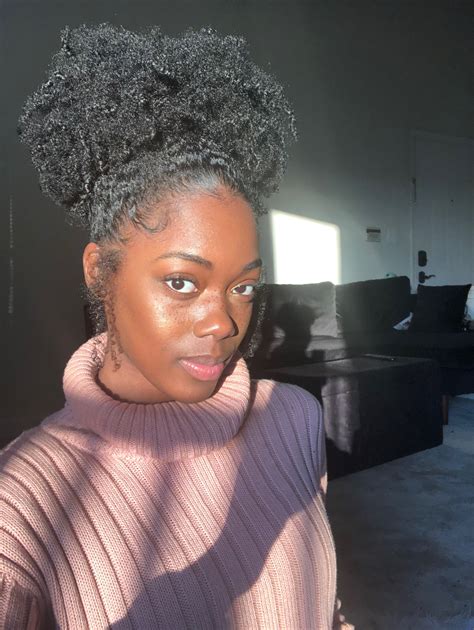 Pin By ᵗ ᵃ ˢ ʰ ᵃ On 멜라닌 ┄ Melanin Natural Hair Puff Hair Puff Curly Hair Styles