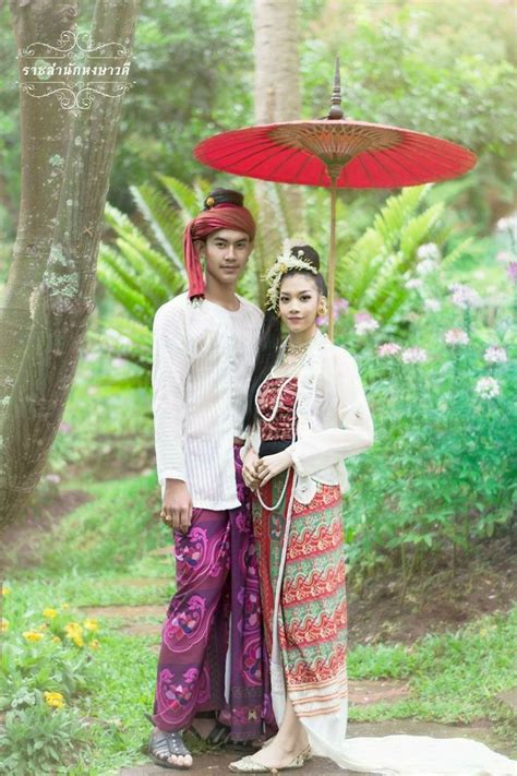Thais Wearing Burmese Costumes And Holding Burmese Umbrella 🇲🇲🇲🇲 Thai Dress Traditional Dresses