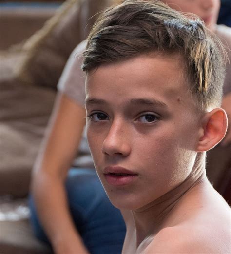 چگونه پسر دو رگه ایرانی آلمانی مادر خود را دست می اندازد ویدئو 0404