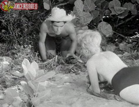 Naked Tania Velia In Fiend Of Dope Island