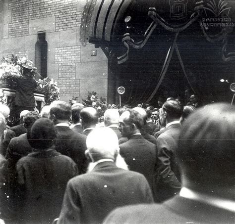 Iverieli ქაქუცა ჩოლოყაშვილის დაკრძალვის სამგლოვიარო პროცესია პარიზში