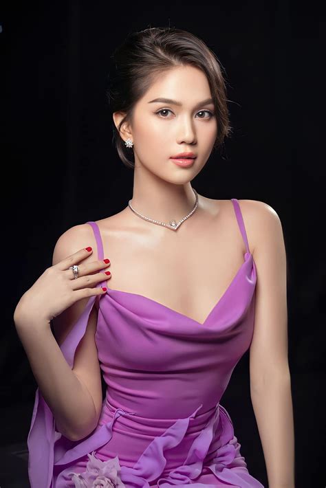 Ngọc Trinh lộ bằng chứng mang thai con đầu lòng hết đường chối với loạt ảnh tại phòng khám