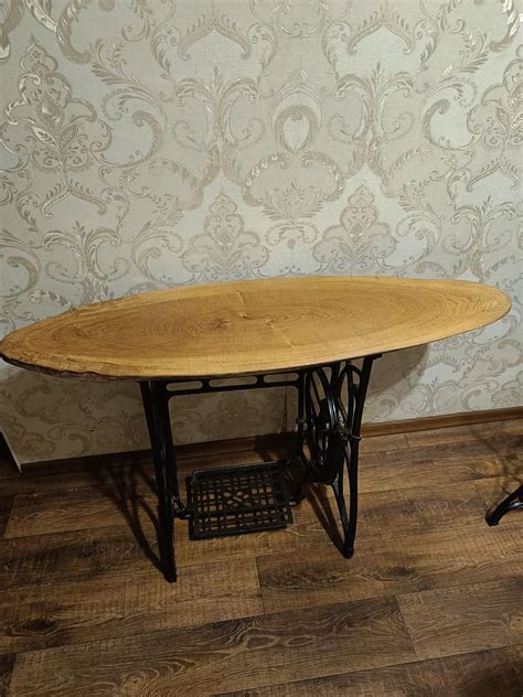 Журнальний столик кавовий стіл кухонний деревяний антикварний 4 000 грн Меблі для вітальні