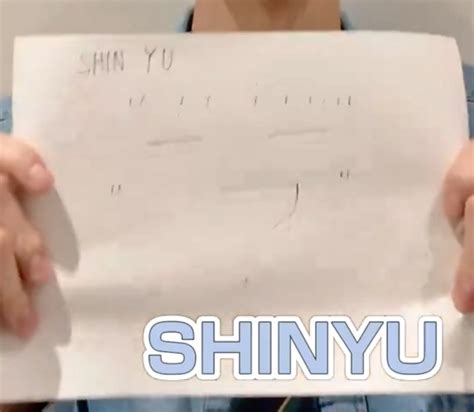 더쿠 그림에 앞머리도 추가된 거 같은데 원래 있었나