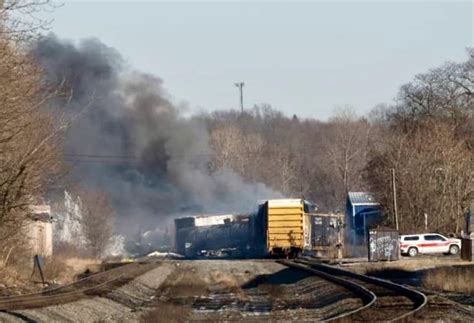 Us Cargo Train Derails Causing Huge Fire And Leaking Hazardous Gas