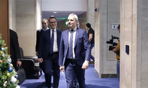 Костадинов Управляващите нямаха смелостта да дойдат в парламента за да се срещнат очи в очи с