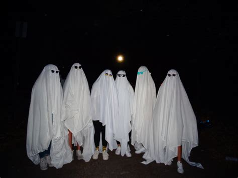 Ghost Photo Shoot Ghost Photos Anime Group Of Friends Friend Group