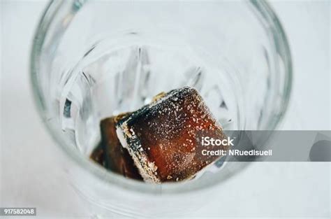 시원한 커피 음료 흰색 배경 준비에 유리에 커피와 함께 만든 큐브 아이스 0명에 대한 스톡 사진 및 기타 이미지 0명 각얼음 갈색 Istock