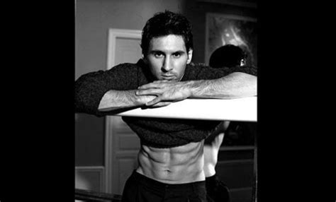 Messi Berpose Untuk Iklan Celana Dalam Bola Net