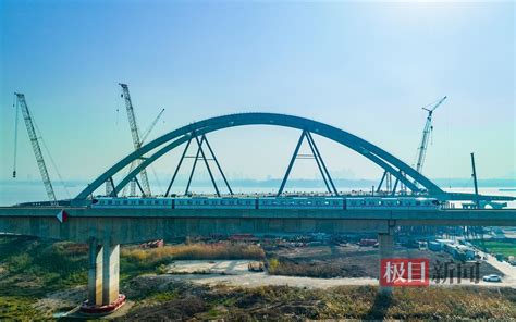 长江左岸现“提篮”形最美观江高架桥 极目新闻