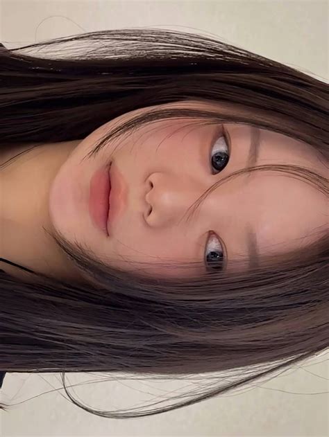 손수메이크업 연희원장 청주메이크업 웨딩메이크업 오늘 피팅하구 나오시눈데 넘예뿌셨던 신부님 🐰🫧 실제로 반짝반짝 진주알같아서 너무예뻤어요 🥹🫧 청주메이크업 웨딩