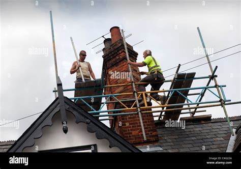 Erecting Scaffolding Hi Res Stock Photography And Images Alamy