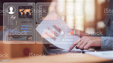 중소기업 기업가 읽기 그래프 보고서 및 비즈니스 통계 차트 재무 및 마케팅 문서의 분석 및 관리 통계 및 데이터 개념 비즈니스 성장 그래프 개발에 대한 스톡 사진 및 기타