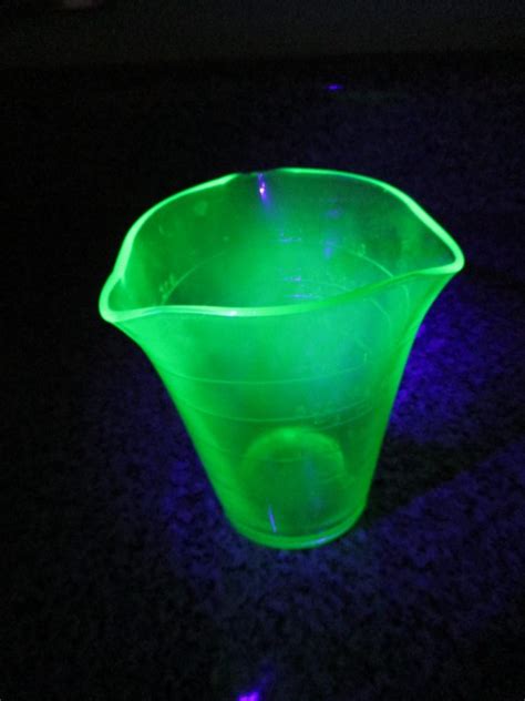 Measuring Cup Uraniumvaseline