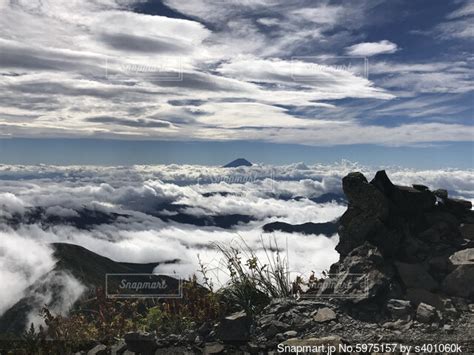 北岳から望む雲海に浮かぶ富士山の写真画像素材 5975157 Snapmartスナップマート