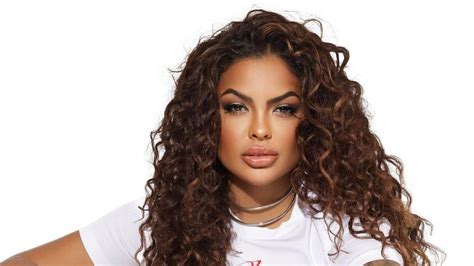 Especialista Desmistifica Preenchimento De Ex Bbb Paula Freitas IstoÉ