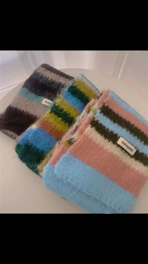 보니크 유니크한 디자인의 드롭 진주 귀걸이니다 살짝 꼬임 형태로 되어있어 포인트로 코디하기 좋아요~ 진주귀걸이 드롭진주귀걸이 드롭이어링 연말코디룩 악세사리코디