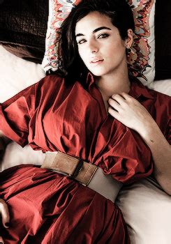 Alanna Masterson Em Ensaio Fotográfico Para A Interview Magazine