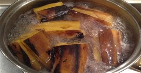 უბრალოდ მოათავსეთ ბანანი მდუღარე წყალში უკვე 10 წუთის შემდეგ ისიამოვნეთ სასმელით რომელიც