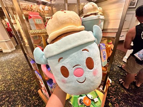 ‘dynamic Duos Pixar Munchlings Plush Debut At Walt Disney World