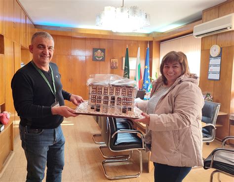 Макет на Художествената галерия изработиха децата от Дневния център в Елена Regnews Net