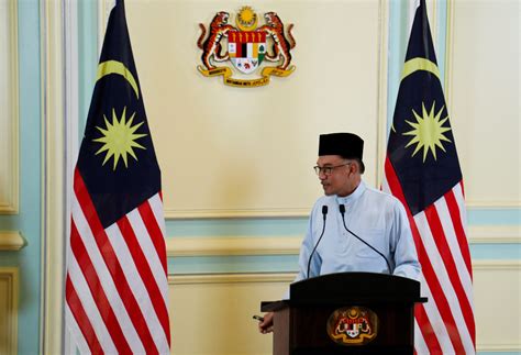 New Malaysian Pm Anwar Reviews Predecessors Billion Dollar Projects