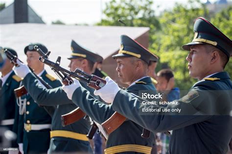 19411945 년의 위대한 애국 전쟁에 빨간 육군 그리고 소련 사람들의 승리의 날에 켄트 카자흐스탄5 월 9 일 2017 군사 병사 5월에 대한 스톡 사진 및 기타 이미지