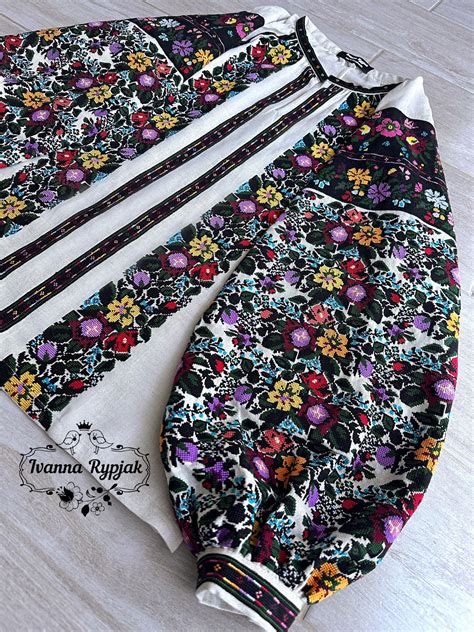 Іванна Ну …просто неймовірна красуня Дуже багата вишиванка із величезною кількістю вишивки