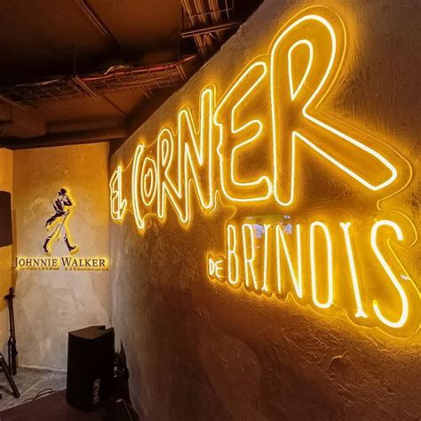 El Corner De Brindis Copas Y Street Food En La Plaza De Felipe Ii