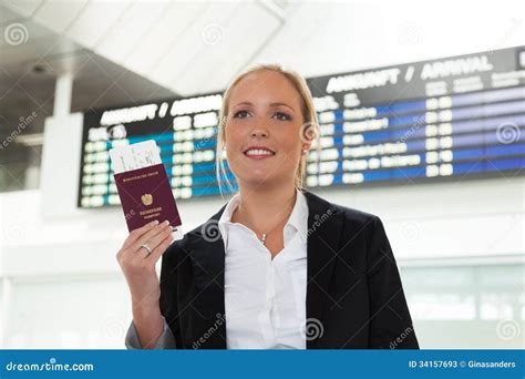 Frau Mit Pass Stockbild Bild Von Beschränkung Rand 34157693