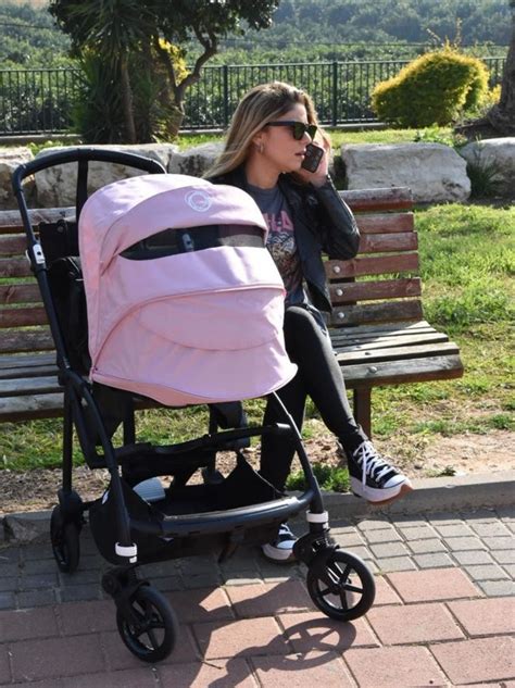 אמא גיבורה שירי מימון בטיול עם בתה הטרייה והיא נראית וואו Tmi