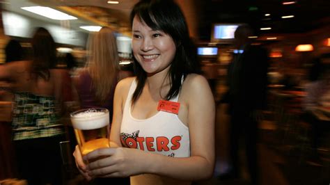 A Day In The Life Of A Pregnant Hooters Girl Big Money Q95 Gunner