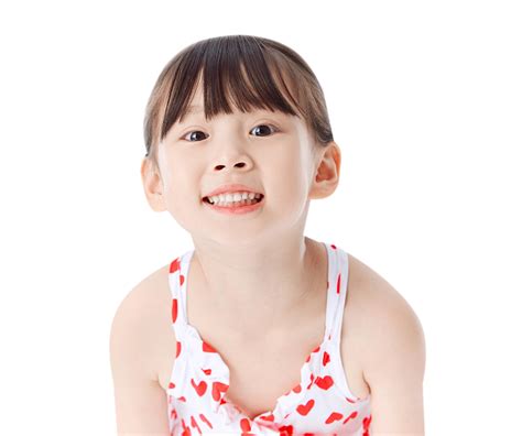 摄图网 401613523 可爱小女孩展示牙齿（企业商用）