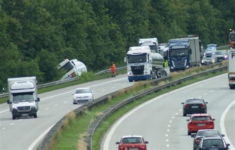 Lkw Unfall Auf Der A3 Bei Passau Bergung Dauerte Bis In Den Späten