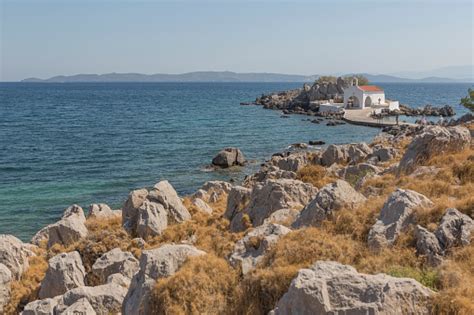 그리스 가톨릭 아지오스 이시도로스 사원 예배당 키오스 섬 그리스의 스카이 아다 마을 고대 그리스 양식에 대한 스톡 사진 및 기타