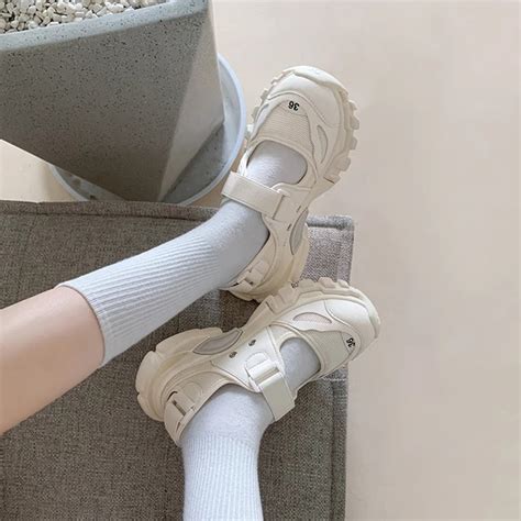 여성용 웨지 할로우 아웃 스포츠 샌들 야외 쿨 플랫폼 슈즈 여성용 비치 슈즈 여름 신발 2022 신상 신발 위시버킷