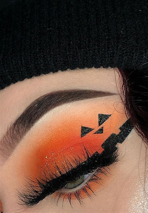 Ghoulish Glam 50 Spooky Halloween Eye Makeup Ideas Creative Pumpkin Carving Liner