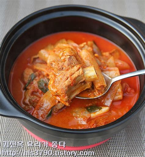 아들녀석이 밥두공기 뚝딱한~돼지갈비김치찌개 김진옥요리가좋다