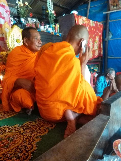 រូបំ ជីរតិ មច្ចានំ នាមគោត្តំ ន វត្ត អម្ពវនព្រែកស្វាយ