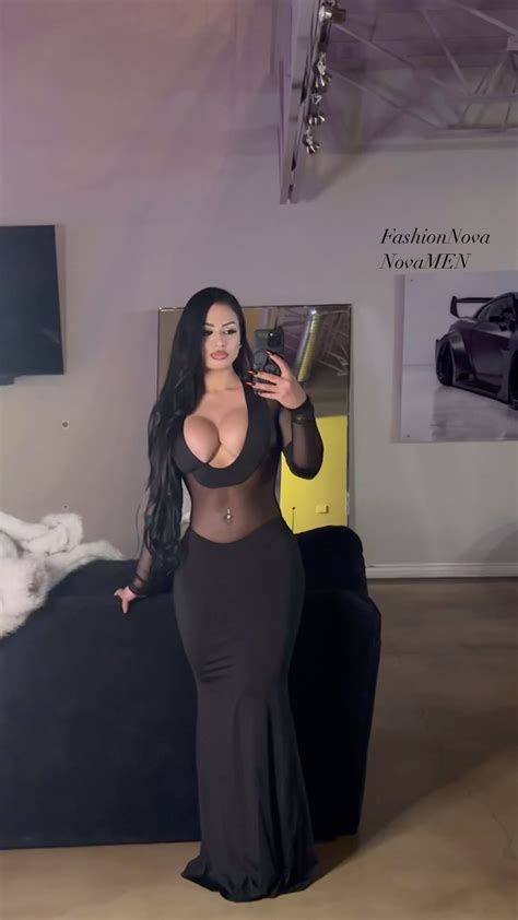 Nadia Khar Gym Fit💪🏼 Pcheebum • • • Gymfreak Gymfitness Gymfit