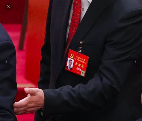 水彩画 On Twitter 【二十大閉幕｜胡錦濤中途離場 輕拍李克強左肩 江澤民未現身】e58d