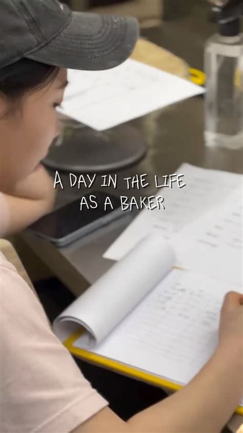 뵈르니 케이크 Ll 연예인케이크 돌케이크 성수케이크 디자인케이크 생화케이크 웨딩케이크 뽀딱뽀딱 귀여운 리본케이크🎀 아가의 돌잔치 케이크로 보내드렸습니다💕 우리 아가들의