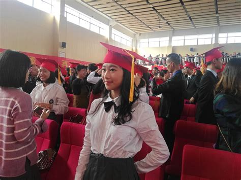 东莞市粤华学校高三年级举行成人礼