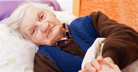 Дети отдали свою мать в дом престарелых Ведь здесь у нее друзья и